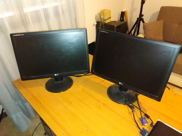 DUE MONITOR LCD