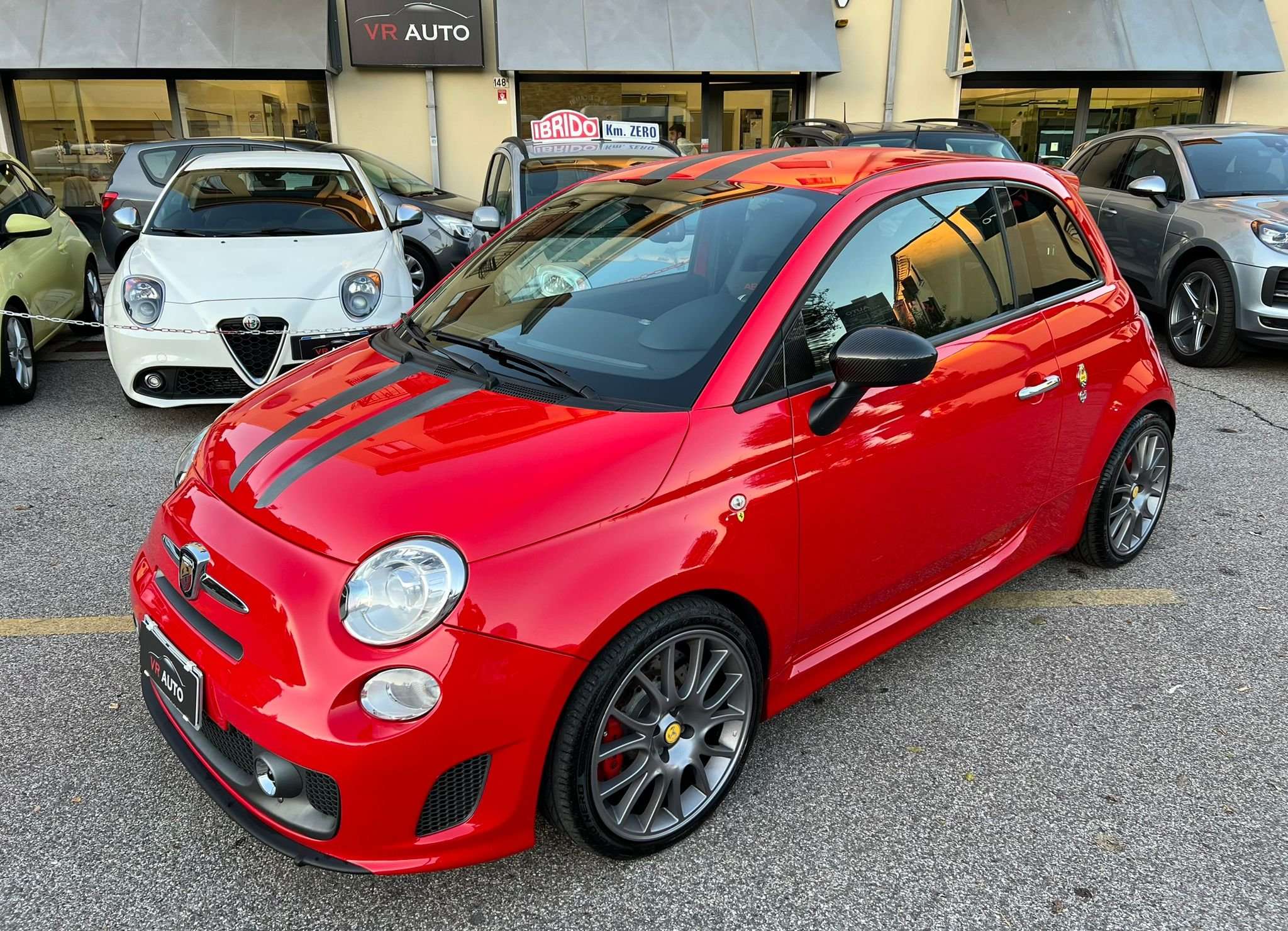 Abarth 500695 TRIBUTO FERRARI 1.4  T-jet Autom. 180 cv MTA