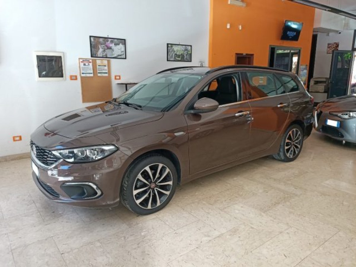 FIAT Tipo (2015-->) Tipo 1.6 Mjt S&S SW Lounge