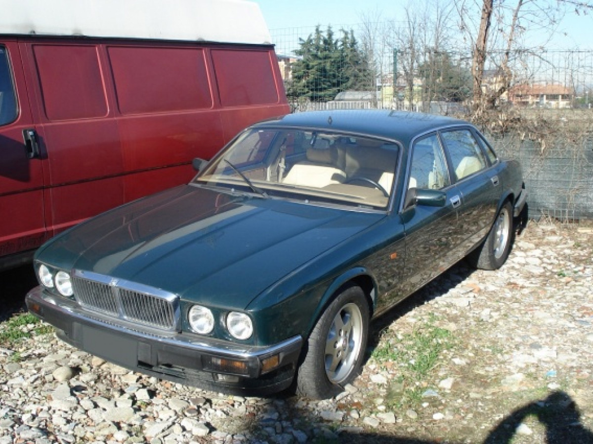 JAGUAR XJ/Sover/Daim'82-97 Daimler 4.0 cat automatic