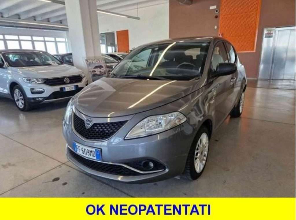 Lancia Ypsilon1.2 69 CV 5 porte GPL Ecochic Silver