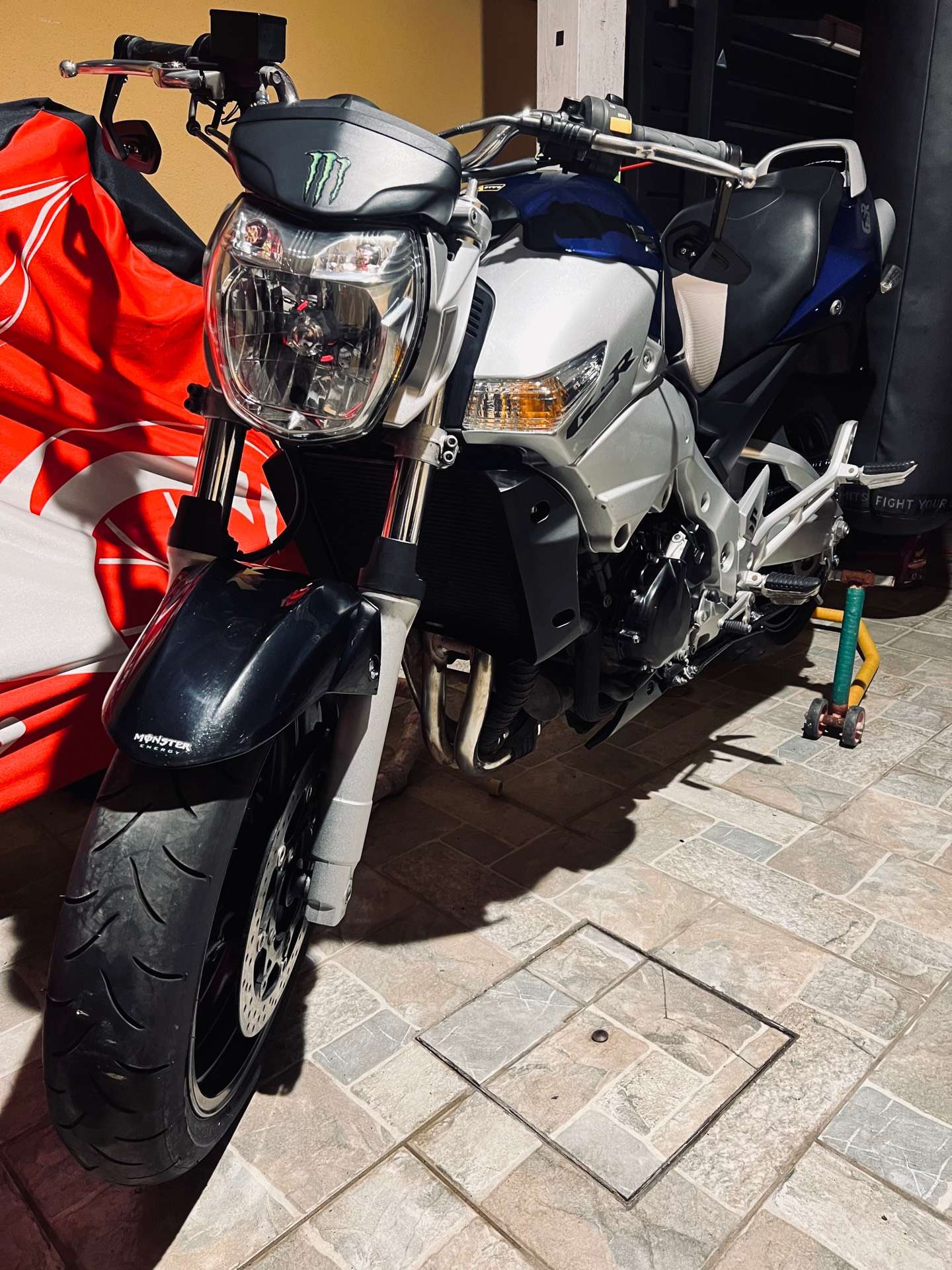 Suzuki GSR 600grigio blu