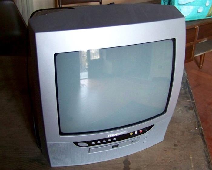 TV 14 POLLICI TECHWOOD TK1422