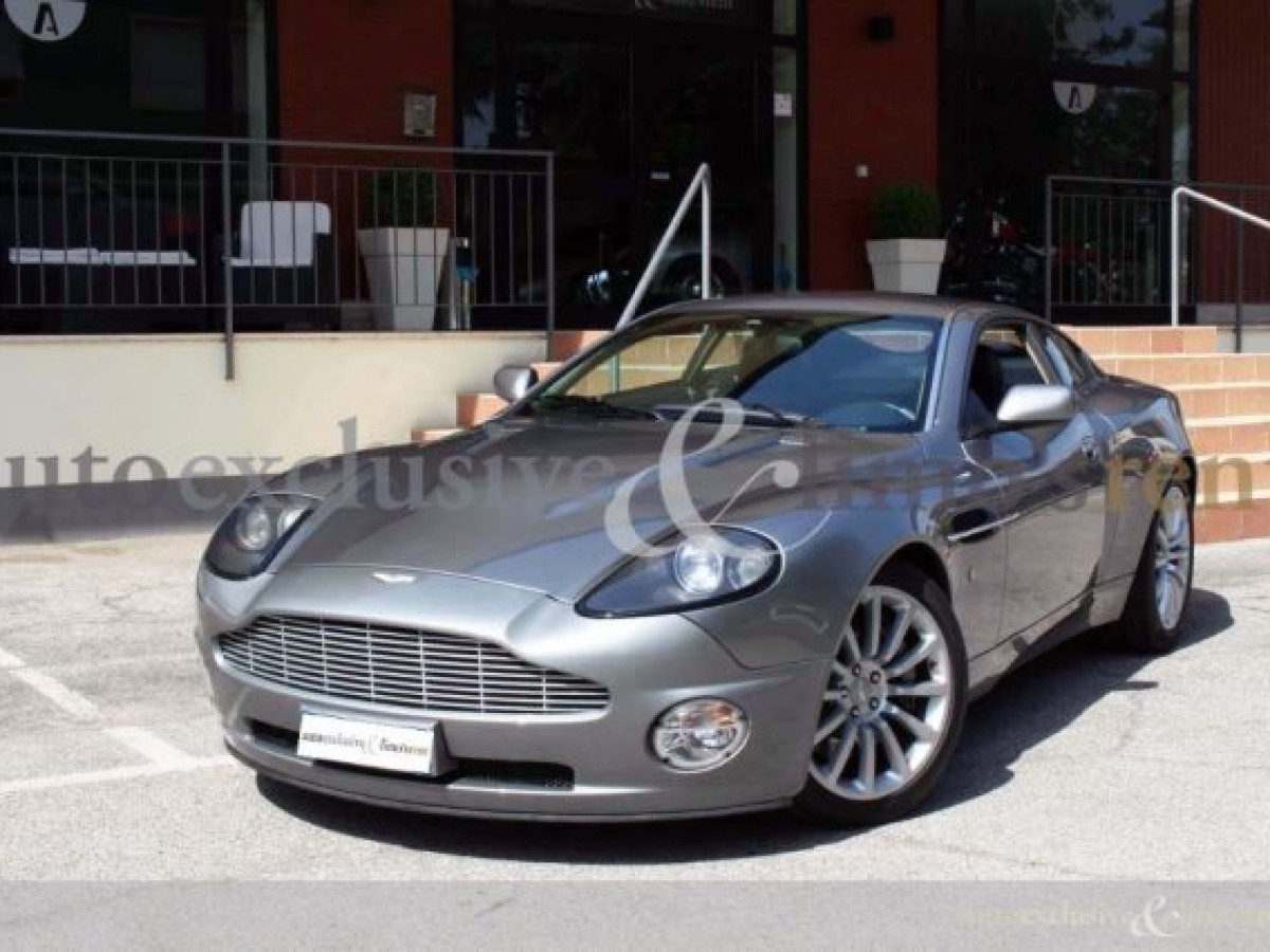 ASTON MARTIN V12 Vanquish Coupé