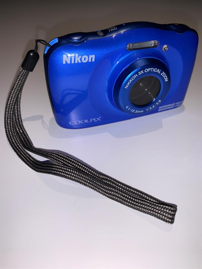 NIKON- COOLPIX