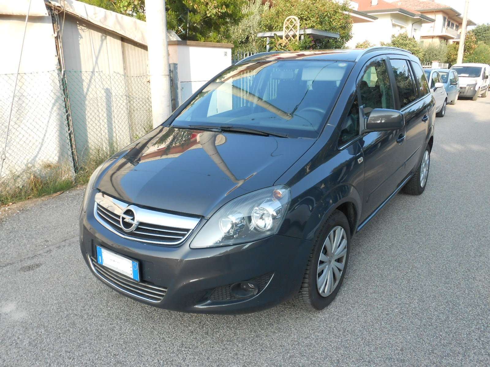 Opel Zafirapermuta con furgone o auto,moto