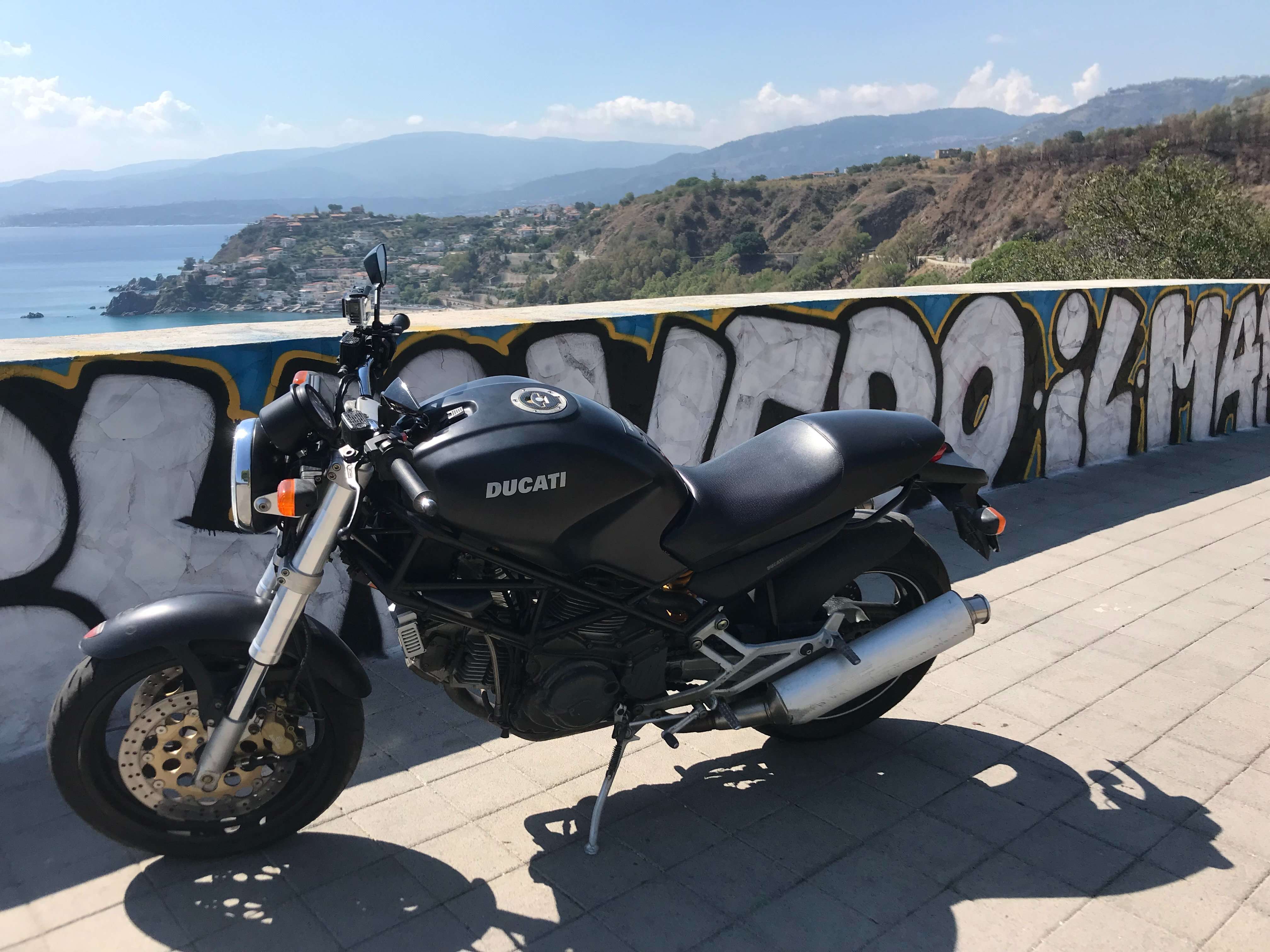 Ducati Monster 750Dark