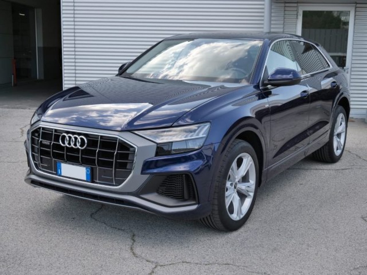 AUDI Q8 Q8 55 TFSI quattro tiptronic