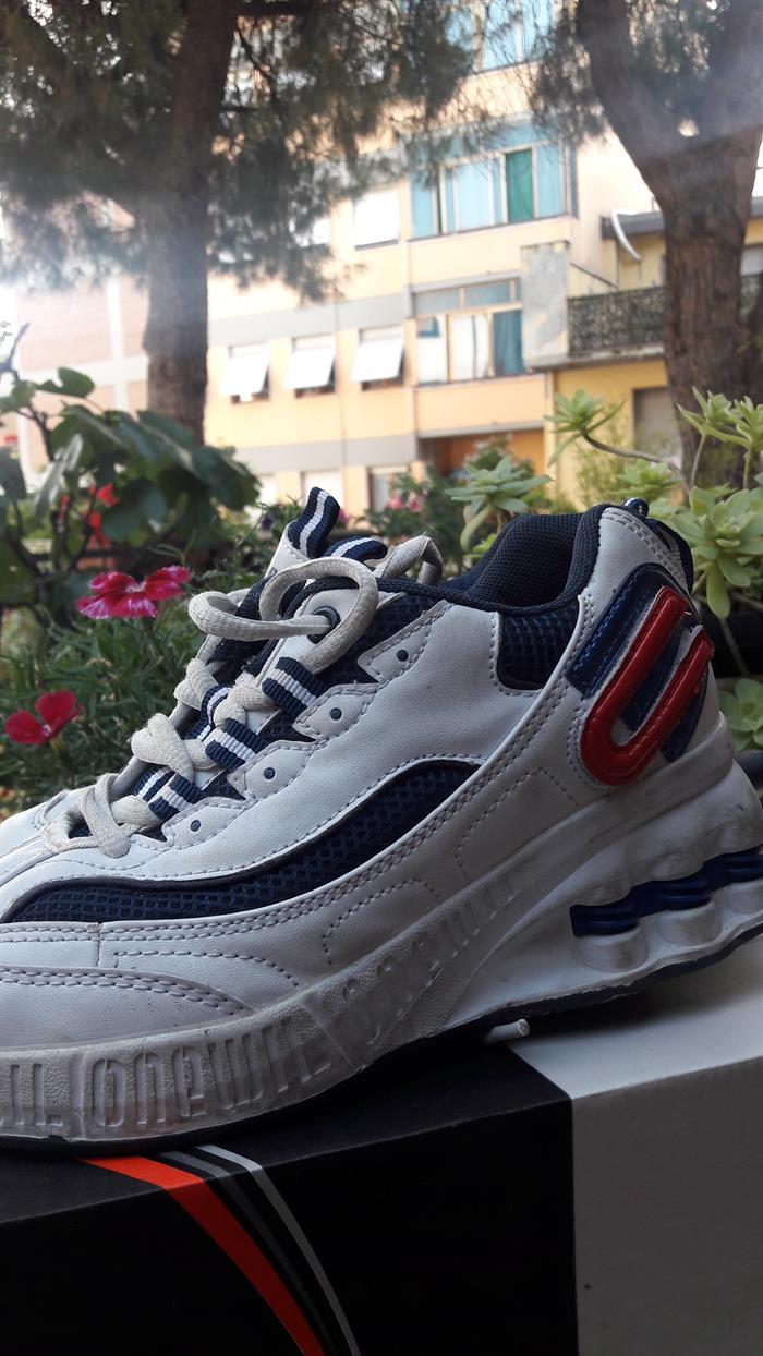 SCARPE CON RUOTE