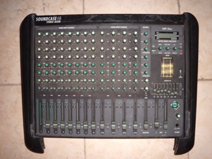 MIXER AUDIO 16 CH CON EQUALIZZATORE E DOPPIO BANCO EFFETTI