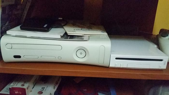 NINTENDO WII + XBOX 360 + DOCKING STATION