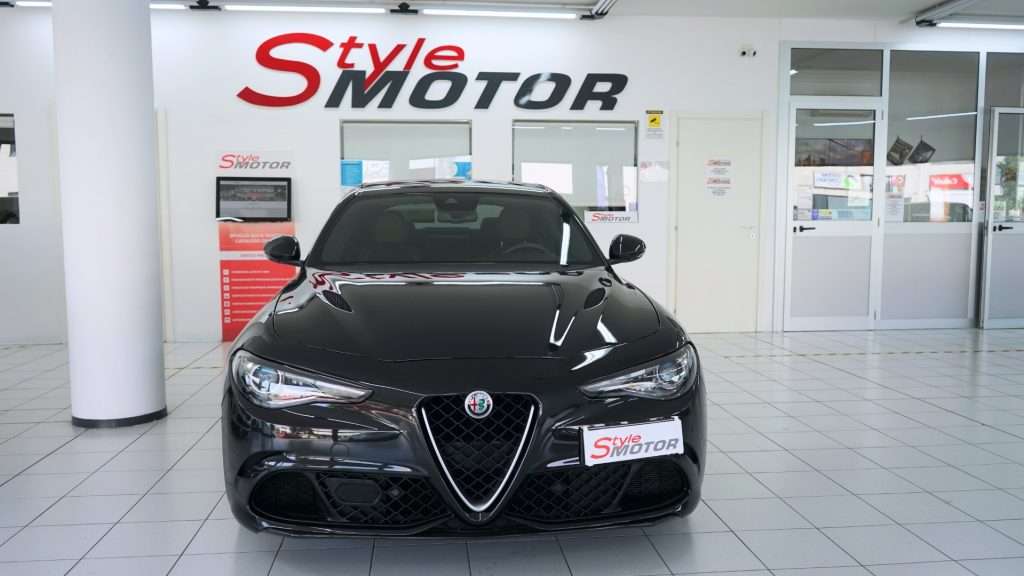 Alfa Romeo Giulia2.9 T V6 Quadrifoglio MANUALE TIRATURA LIMITATA