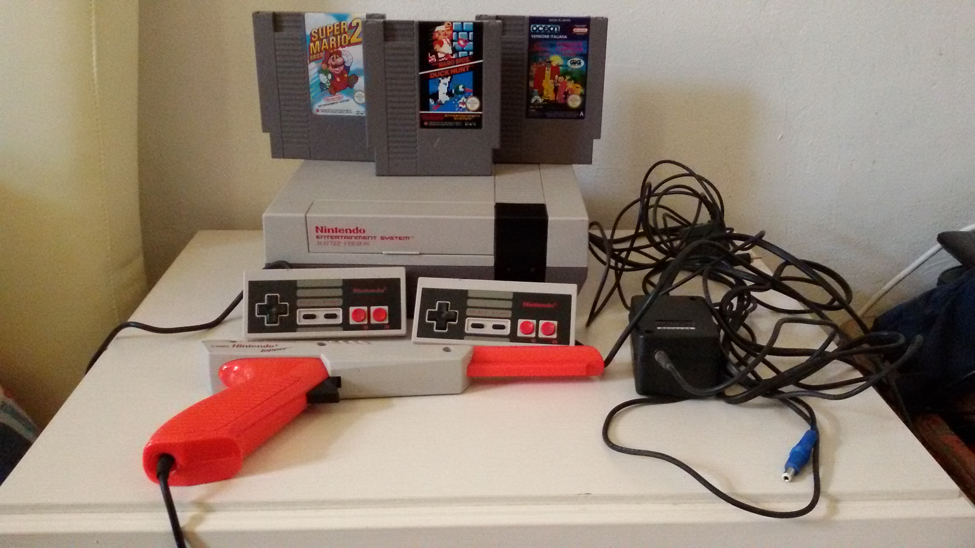 NINTENDO NES+3 GIOCHI+2PAD+PISTOLA ZAPPER