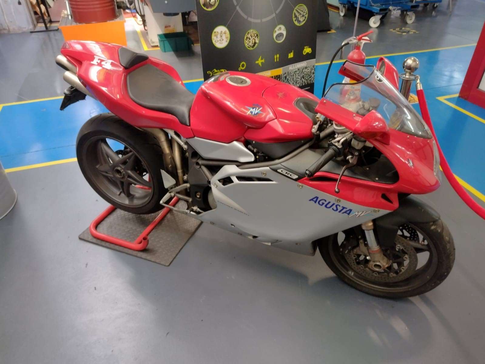 MV Agusta F4 750s