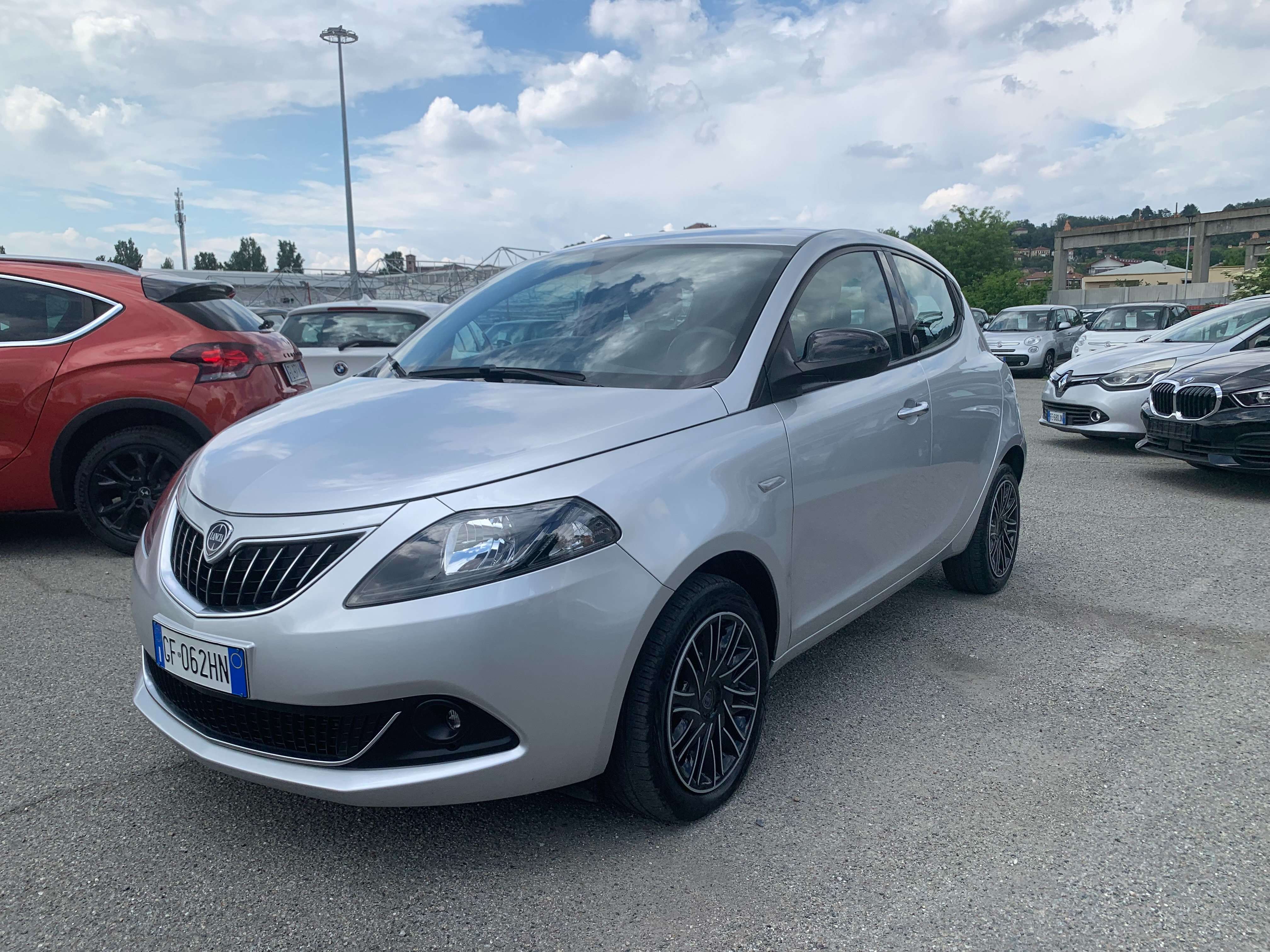 Lancia Ypsilon1.0 firefly hybrid Silver s