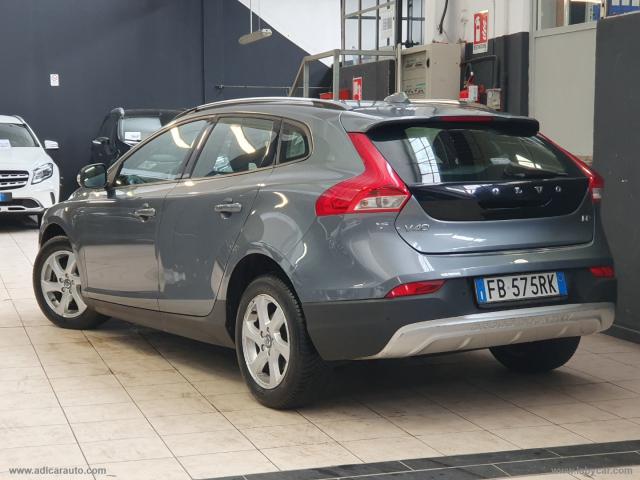 Volvo v40 cross country d2 1.6 kinetic