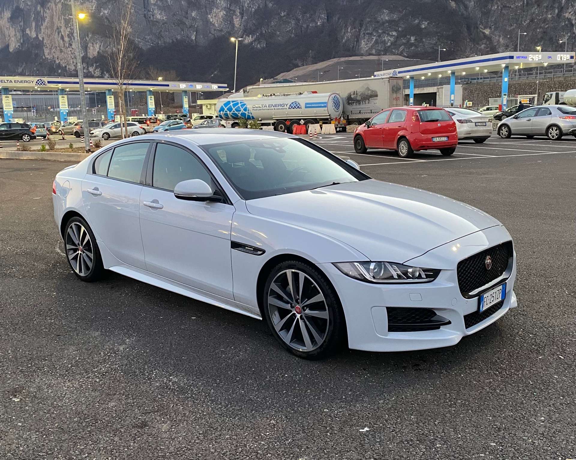 Jaguar XE2.0d R-Sport 180cv Automatica