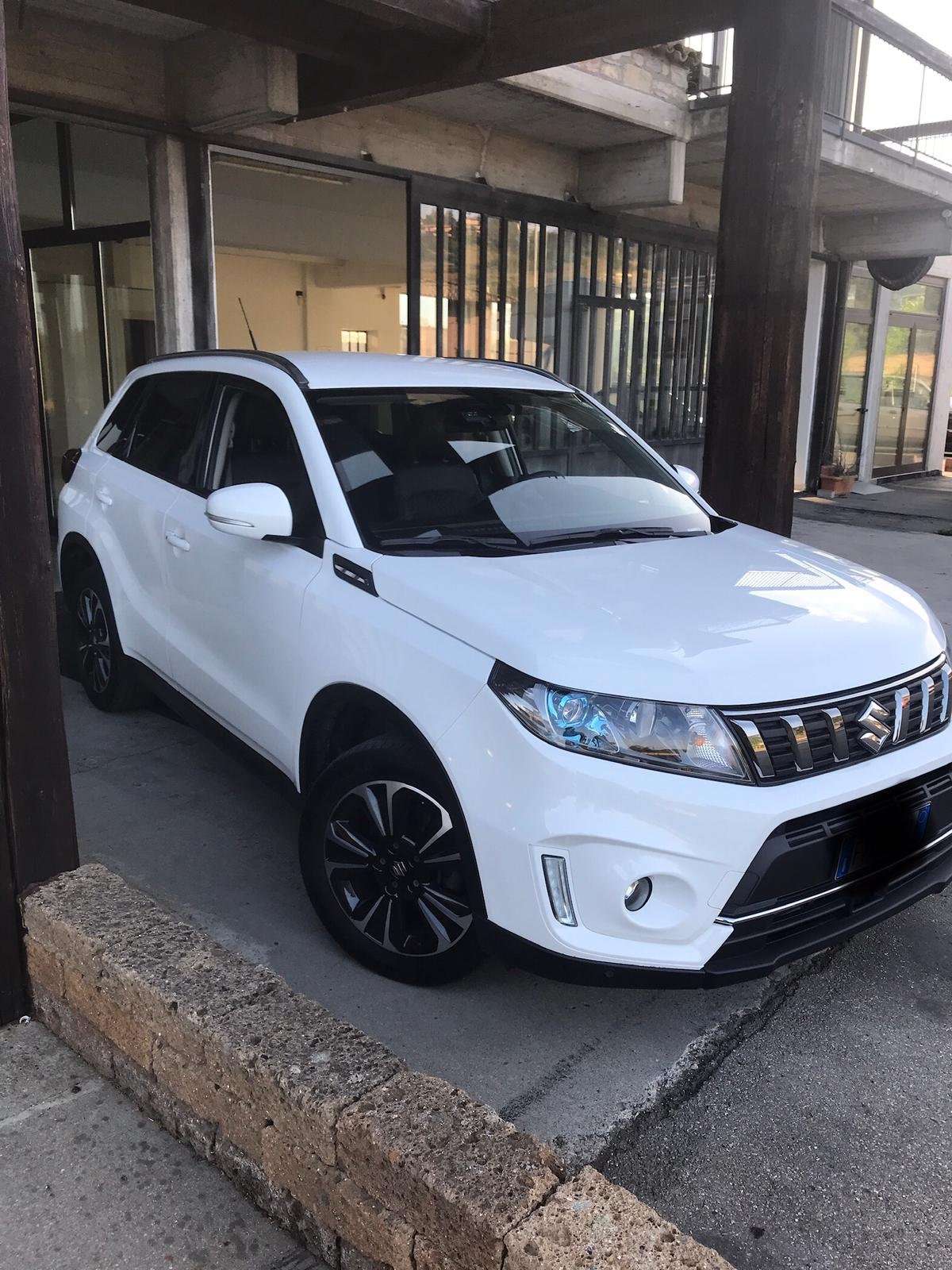 Suzuki Vitara4x4 TOP FULL OPTIONAL 2019 33000 km unic. prop.