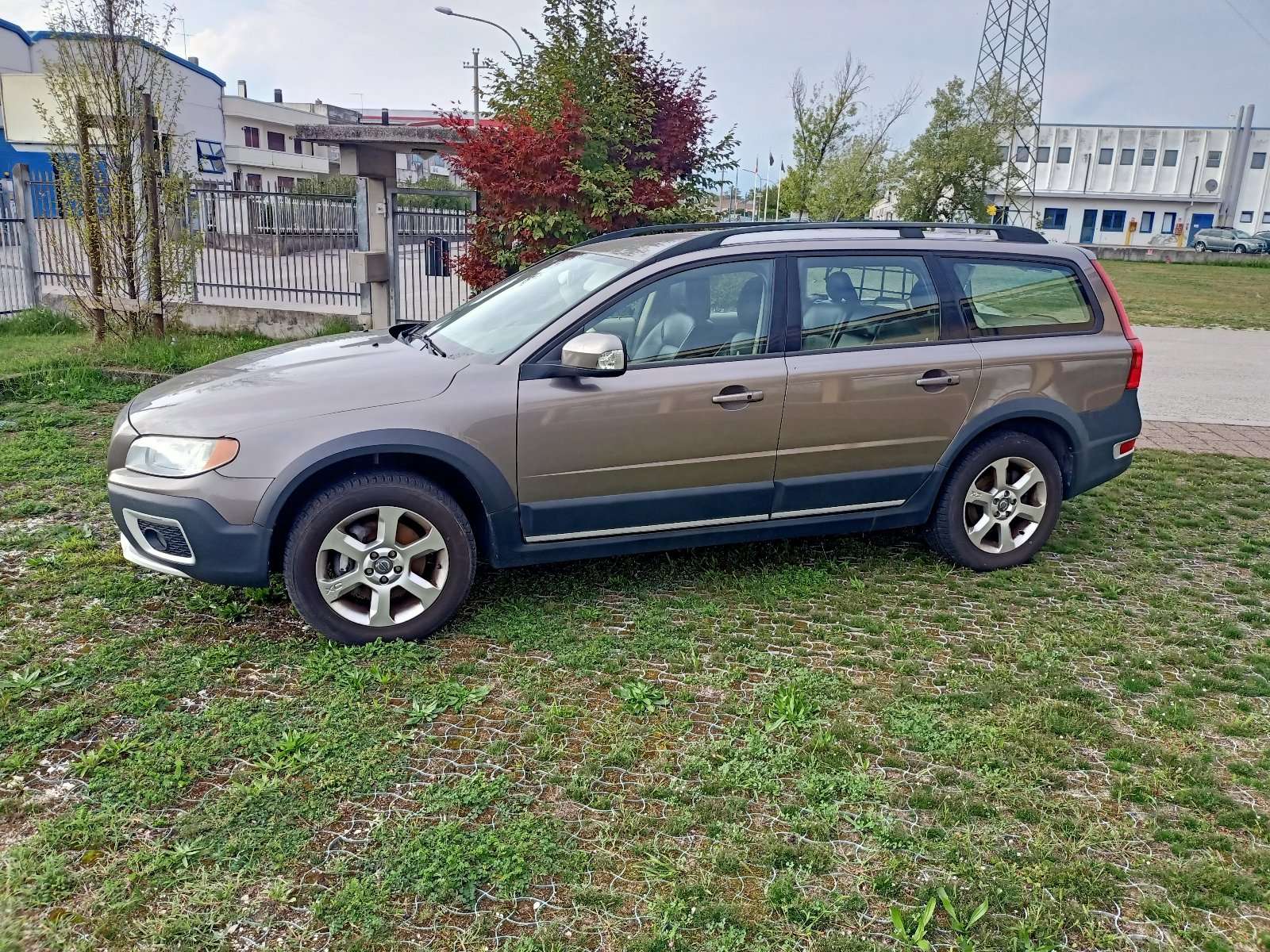 Volvo XC70XC70 2.4 d5 Momentum awd 185cv