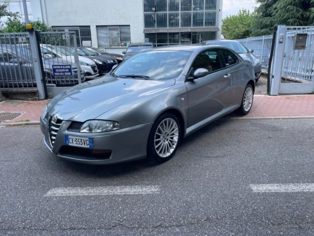 ALFA ROMEO GT 2.0 JTS 16V Distinctive