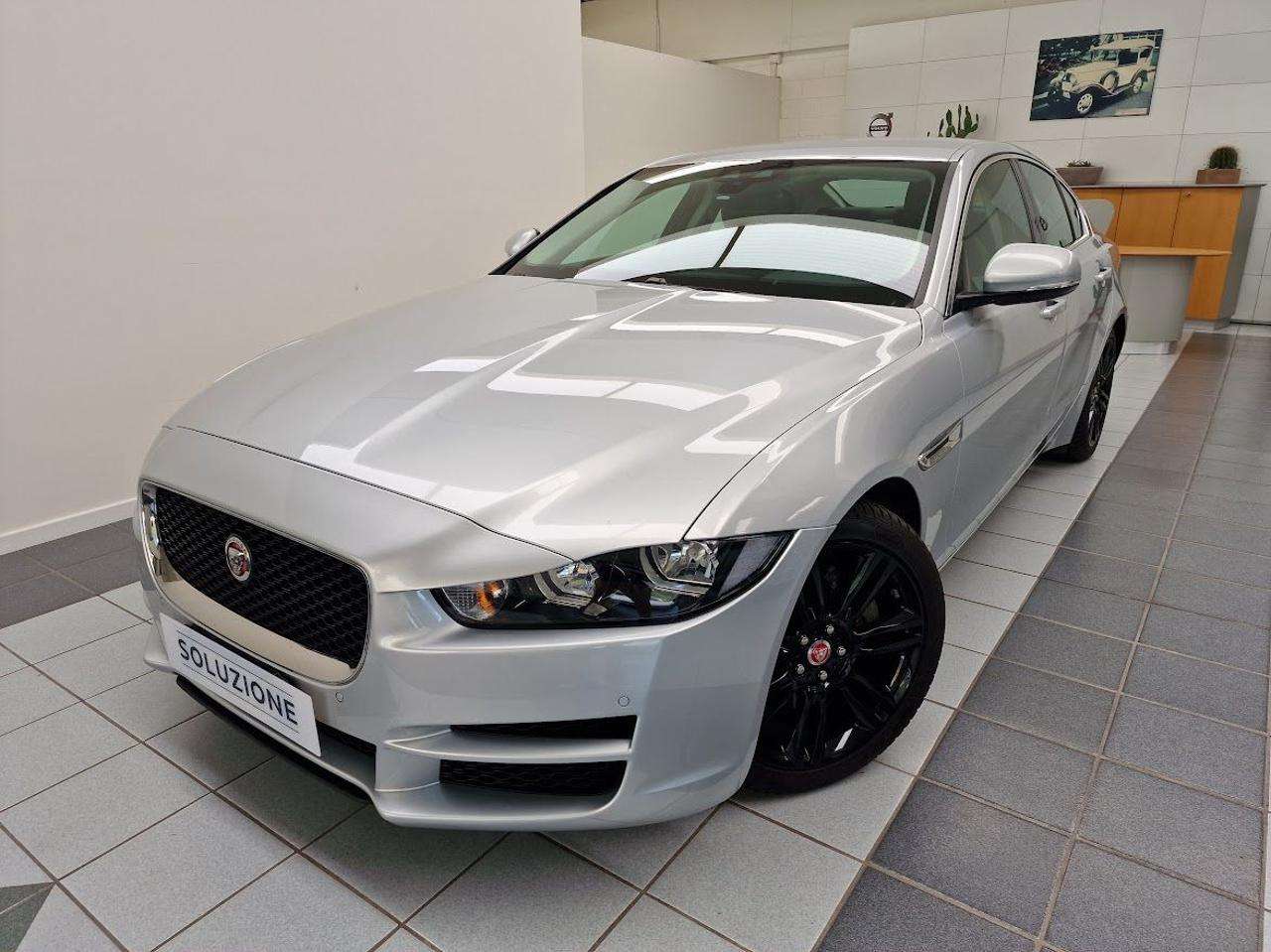 Jaguar XE2.0 D 180 CV aut. Prestige IVA ESPOSTA