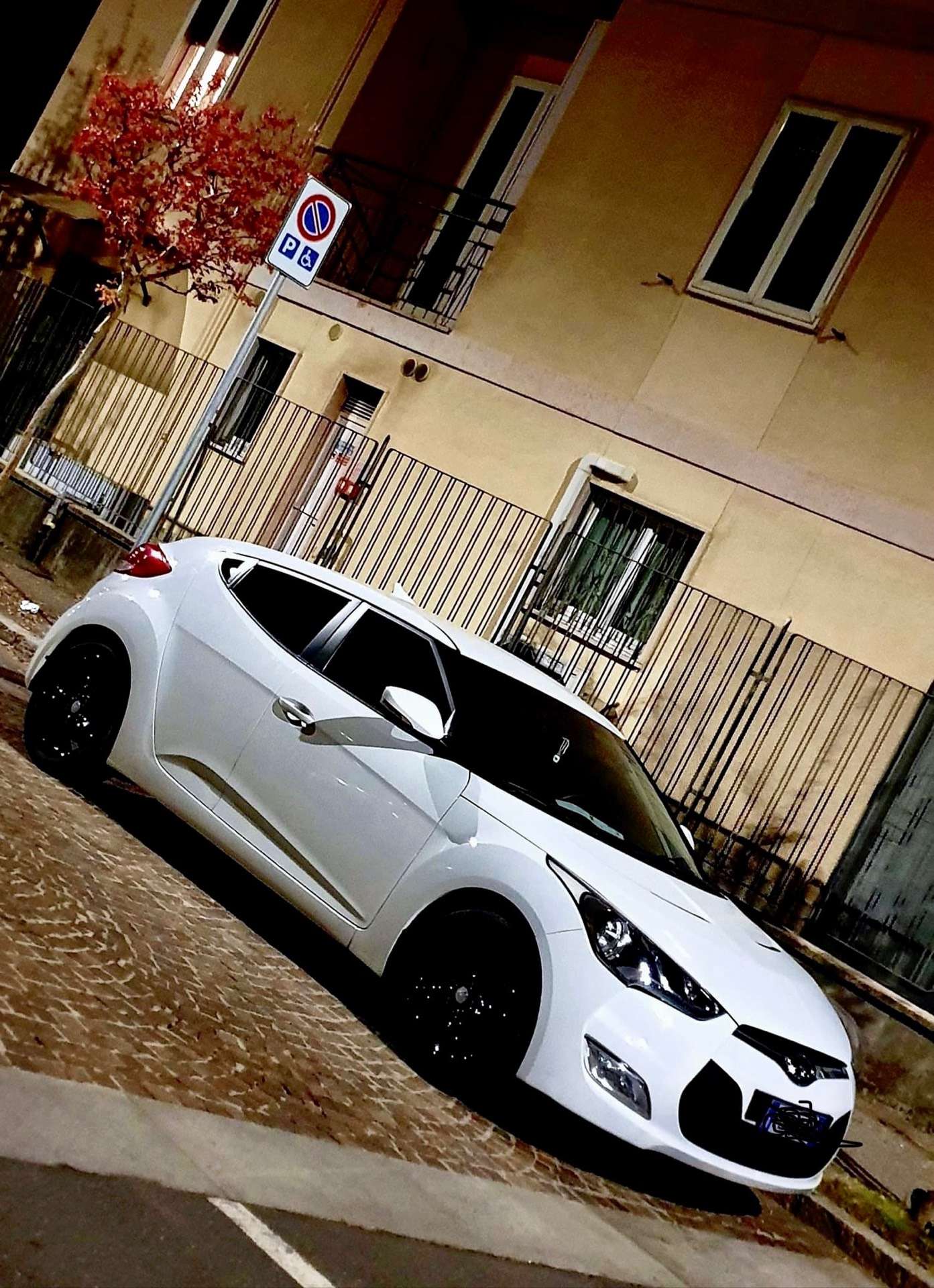 Hyundai VELOSTER1.6 gdi Comfort dct