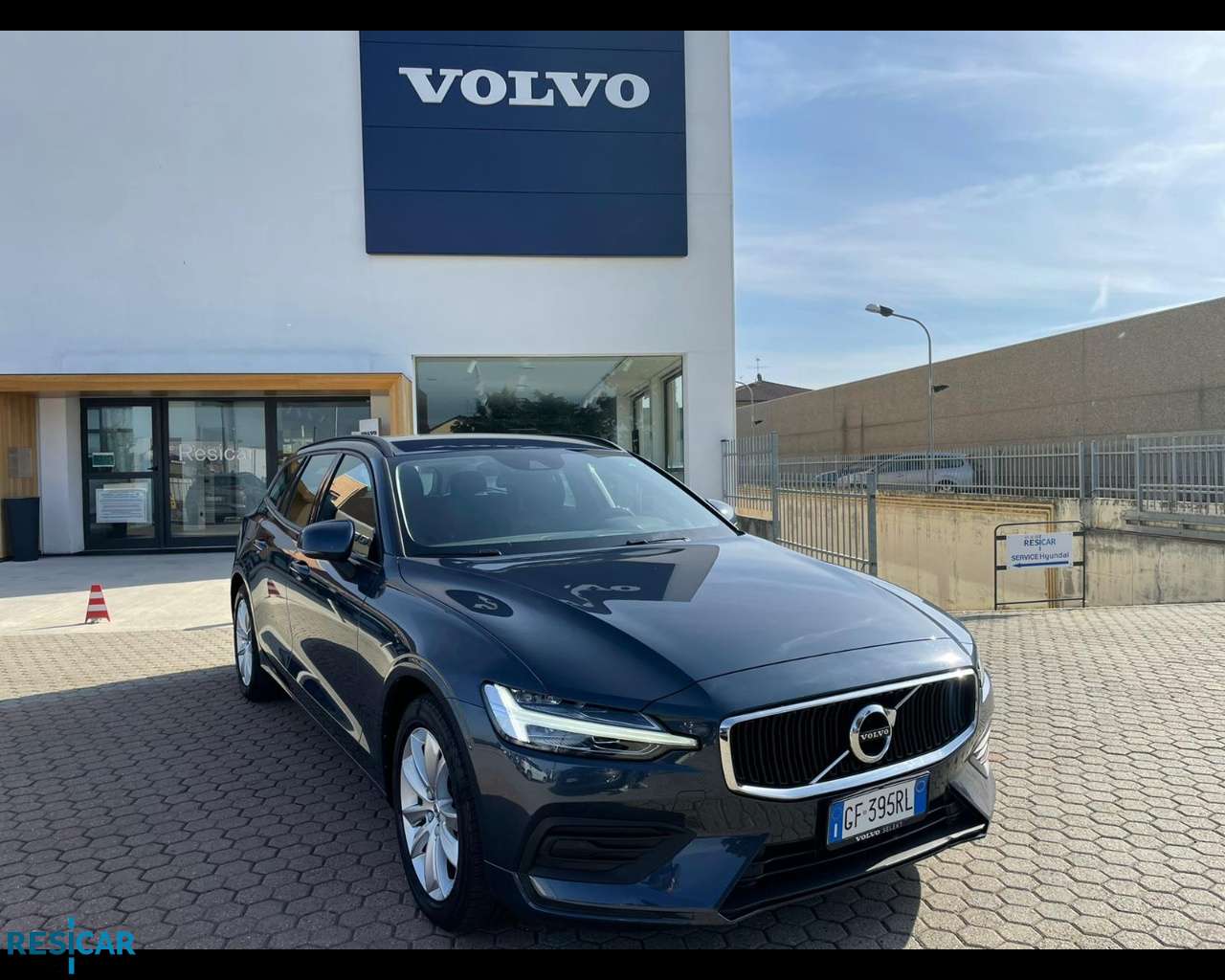 Volvo V602.0 B4 Momentum Business Pro