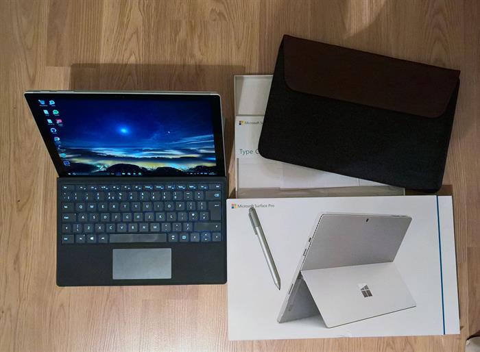 MICROSOFT SURFACE PRO 4 256GB, I7, 16GB DI RAM, TIPO NERO COPERCHIO BUNDLE