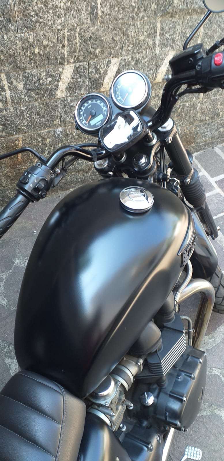 Triumph Bonneville T100Black