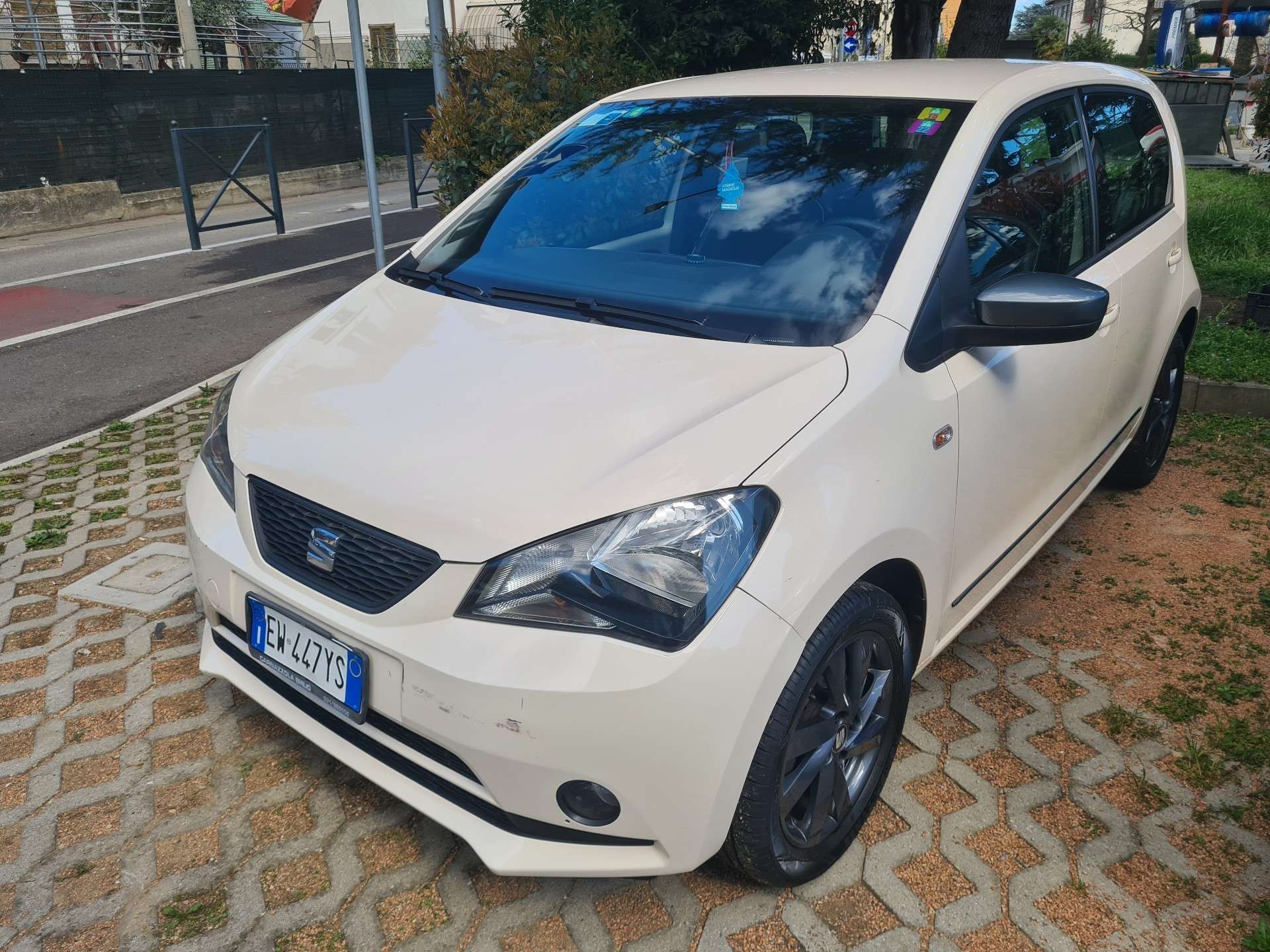 SEAT Mii5p 1.0 ecofuel by Mango Nero Assoluto 68cv