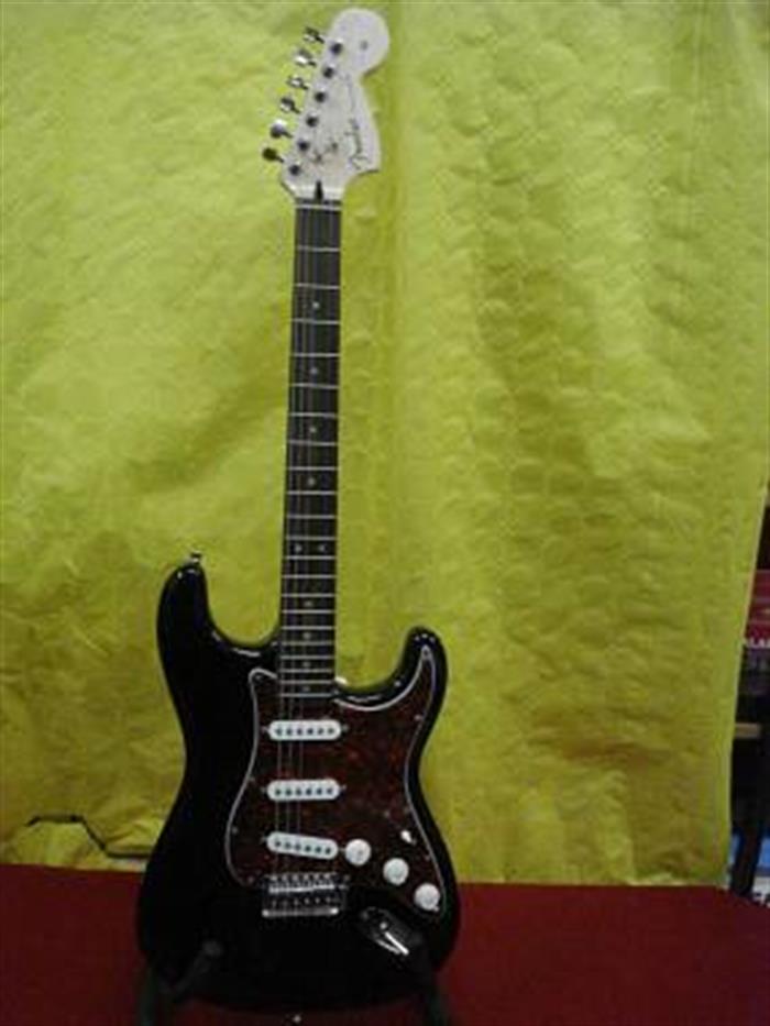 FENDER STRATOCASTER STANDARD MIM