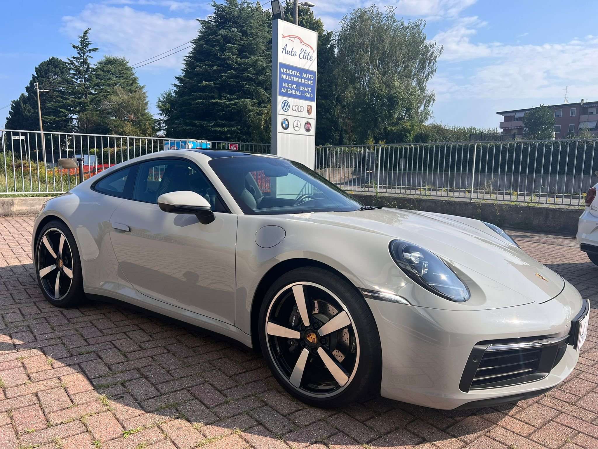 Porsche 992911 Carrera 4