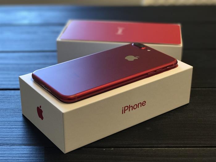 IPHONE 7 PLUS DI COLORE ROSSO