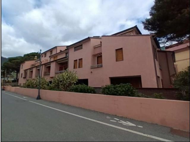 Appartamento al piano secondo con balcone e terrazza