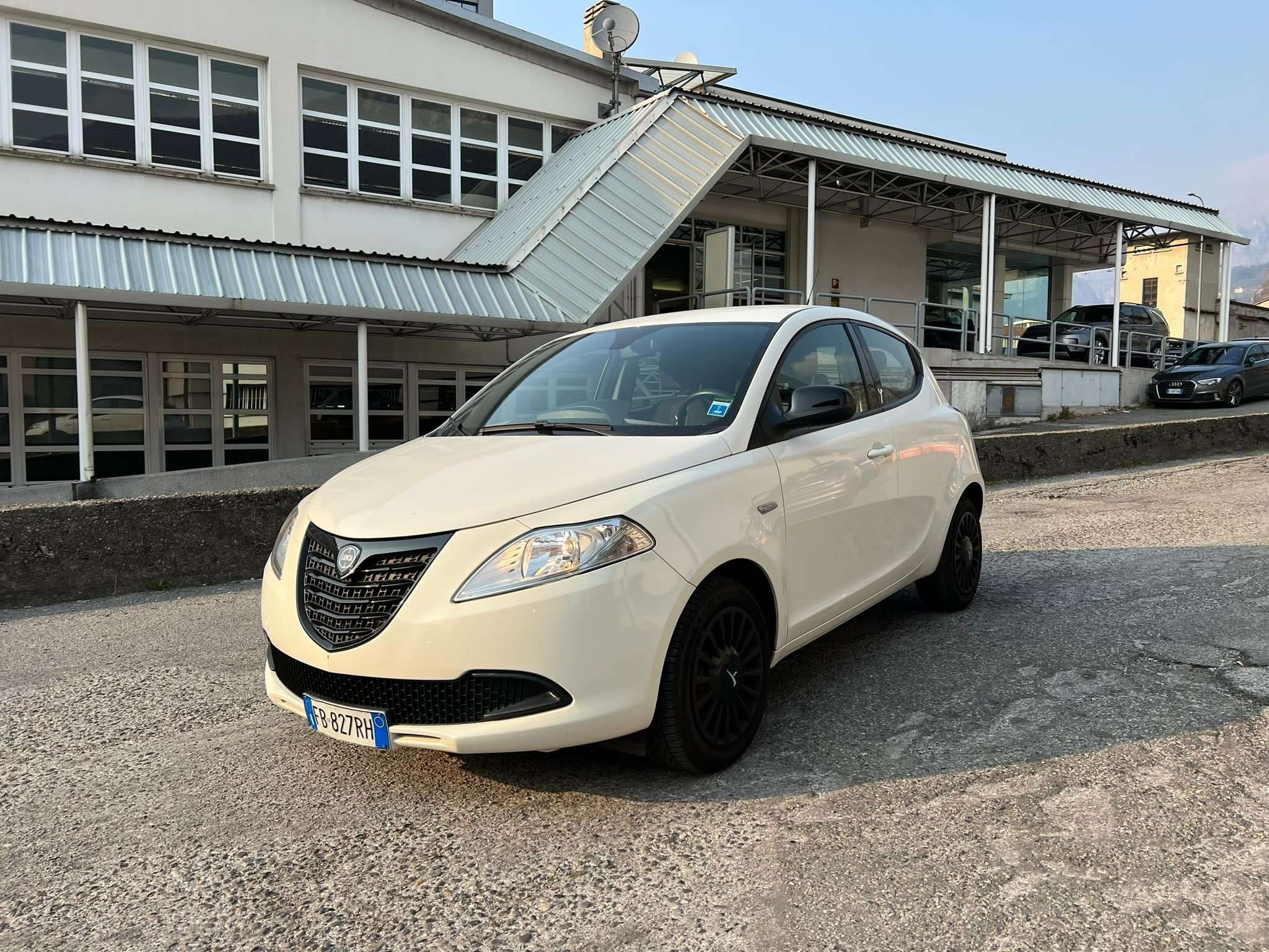 Lancia YpsilonYpsilon 1.2 8v Platinum 69cv, 5 posti, Neopatentat