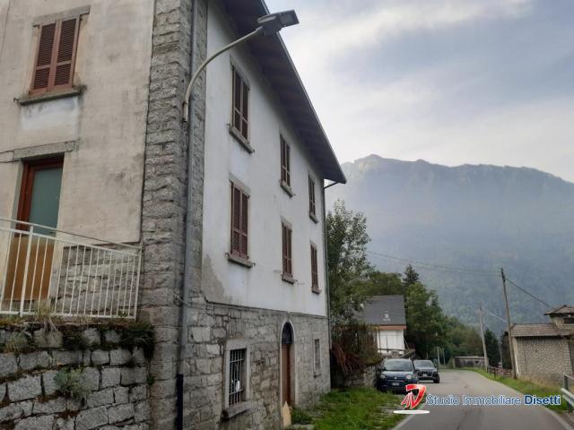 Ponte di saviore vendesi casa indipendente con terreno