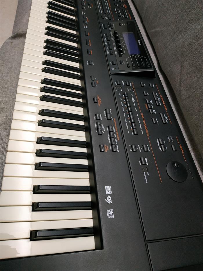 ROLAND G1000 WORKSTATION OLTRE 1000 SUONI PROFESSIONALI