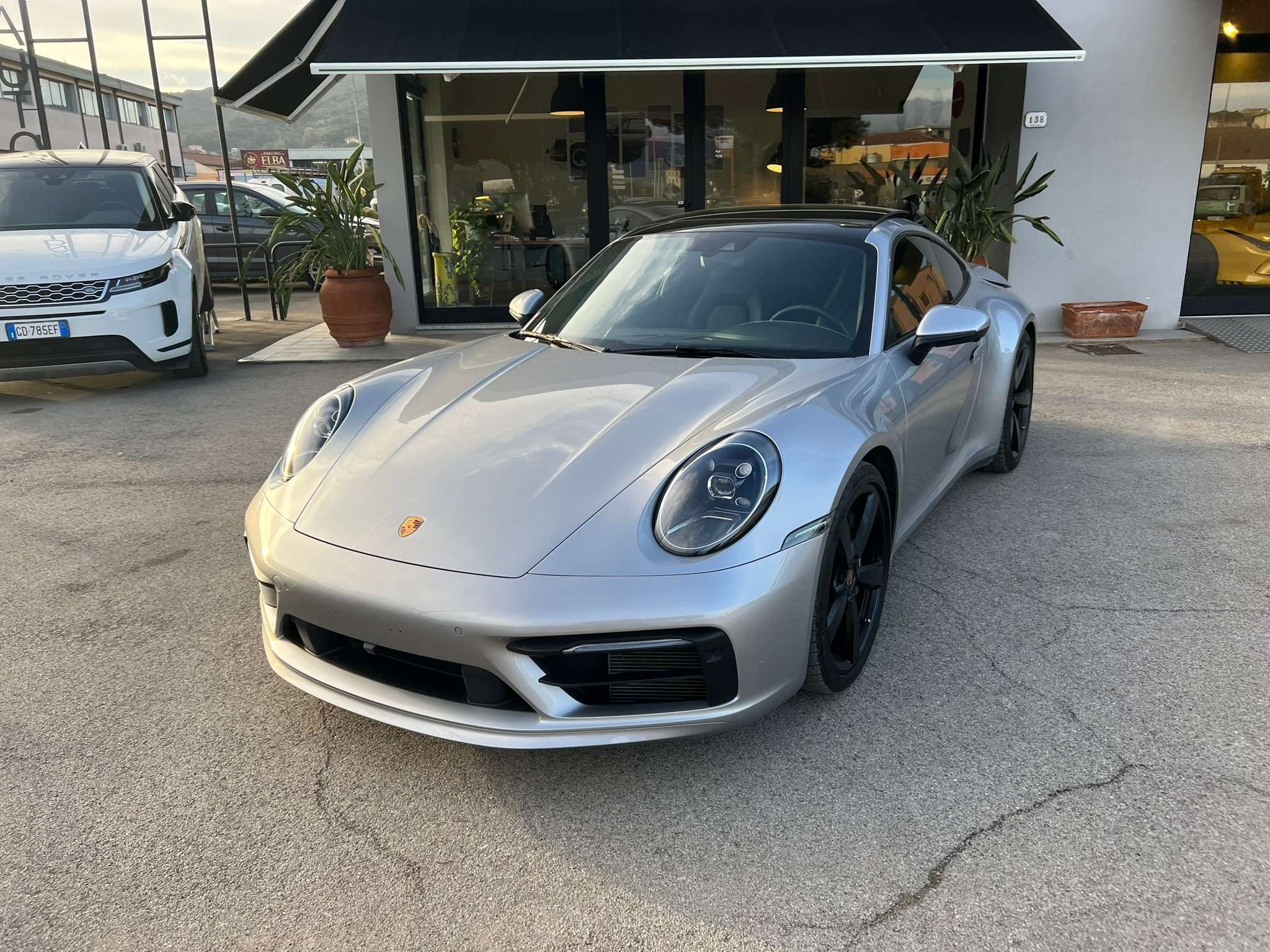 Porsche 992911 Carrera 4