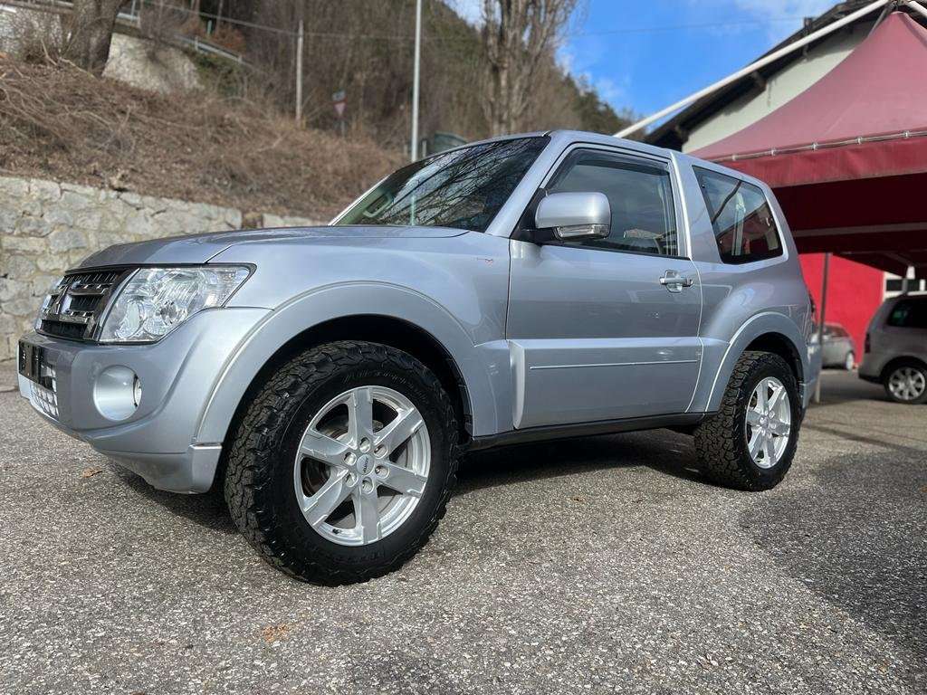 Mitsubishi Pajero3.2 cr Instyle 200cv 3p unipropr/gancio/cerchi 18"