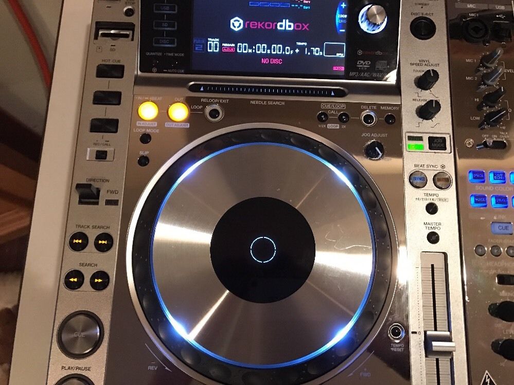 PLATINUM DJM-900 NEXUS MIXER & 2 CDJ-2000 NEXUS MULTIPLAYERS