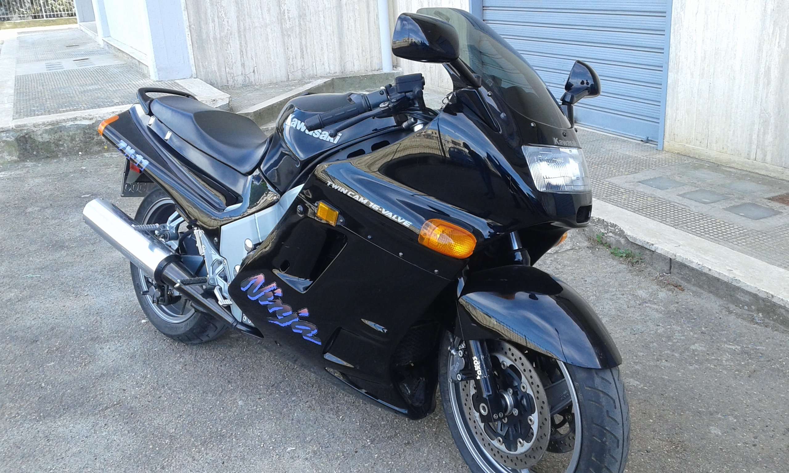 Kawasaki ZZR 1100Kawasaki Ninja ZX11 (USA)