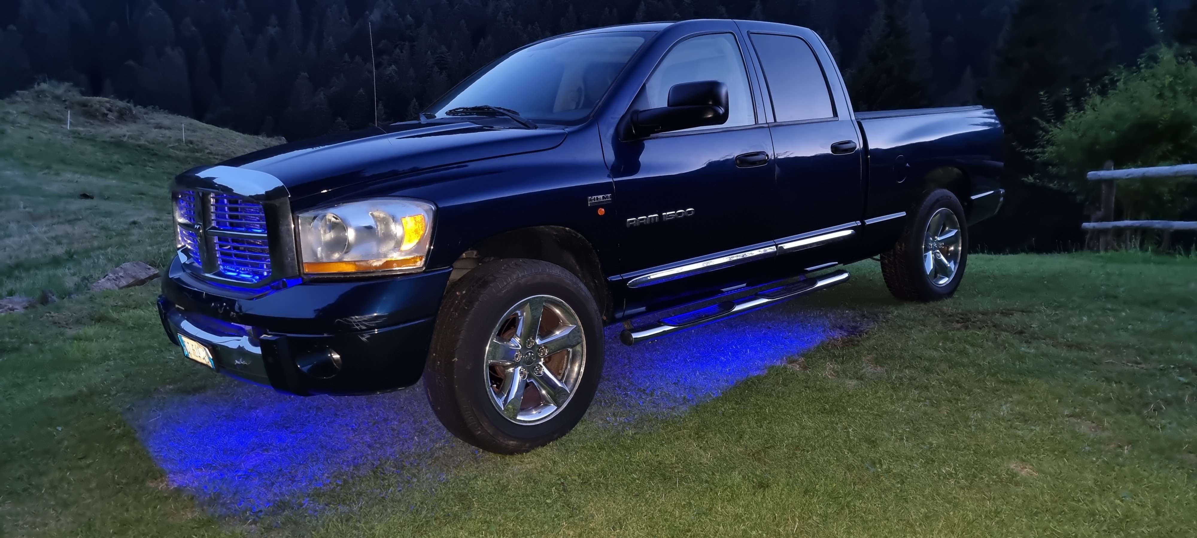 Dodge RAM1500 CREW CAB LARAMIE