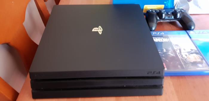 PLAYSTATION 4