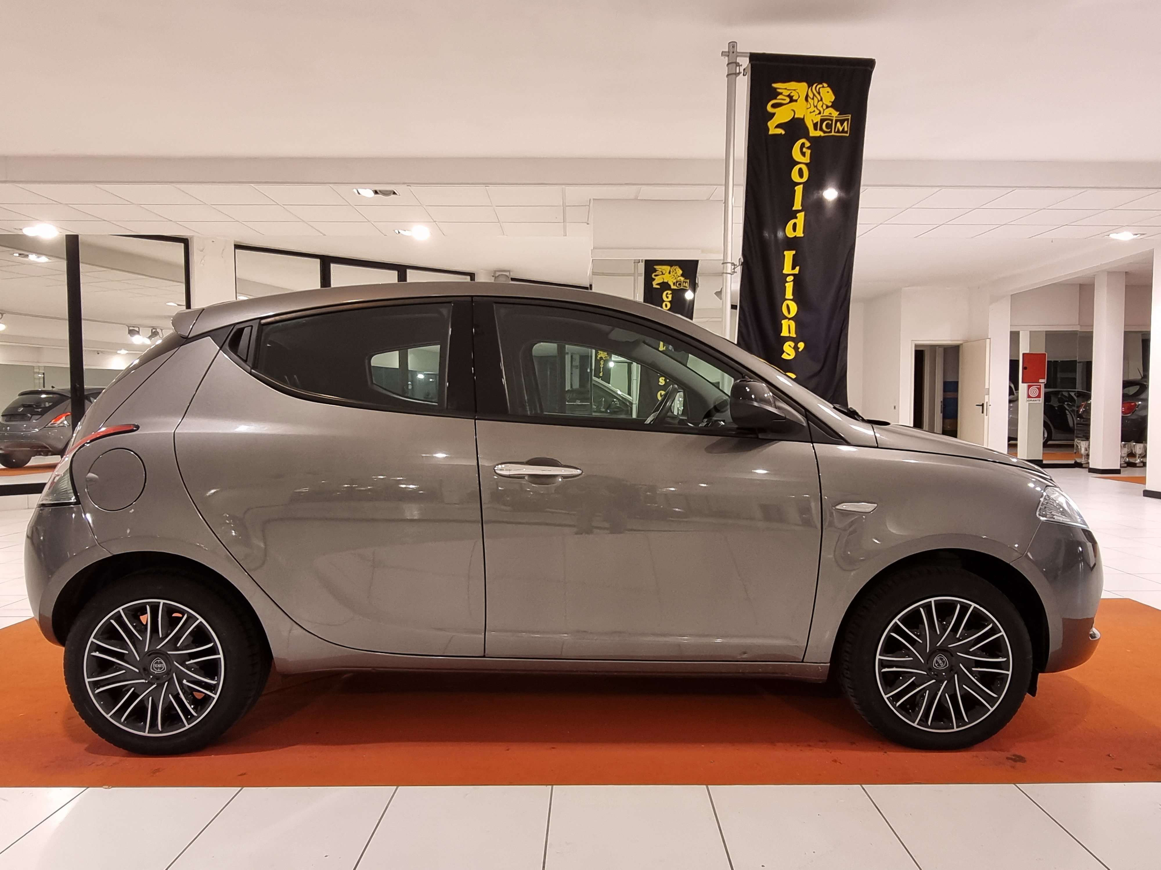 Lancia Ypsilon1.2 Gold 69cv  PER NEO POTENTATI