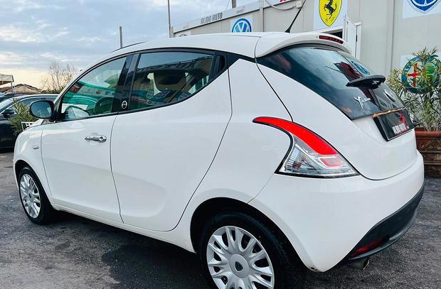 Lancia Ypsilon 1.2 69 CV 5 porte GPL Ecochic Plati