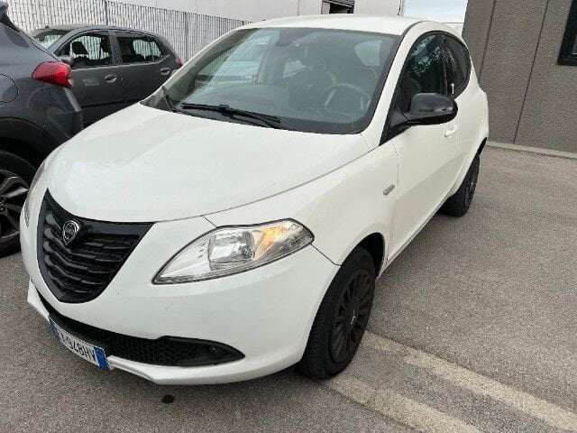 Lancia YpsilonYpsilon 0.9 TwinAir 85 CV 5 porte Metano Ecochic