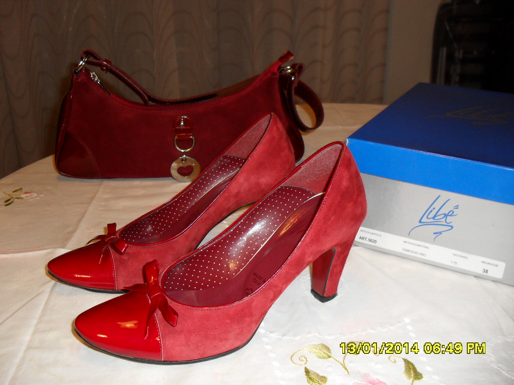 COORDINATO SCARPE DECOLTá¨ + BORSA CAMOSCIO ROSSO