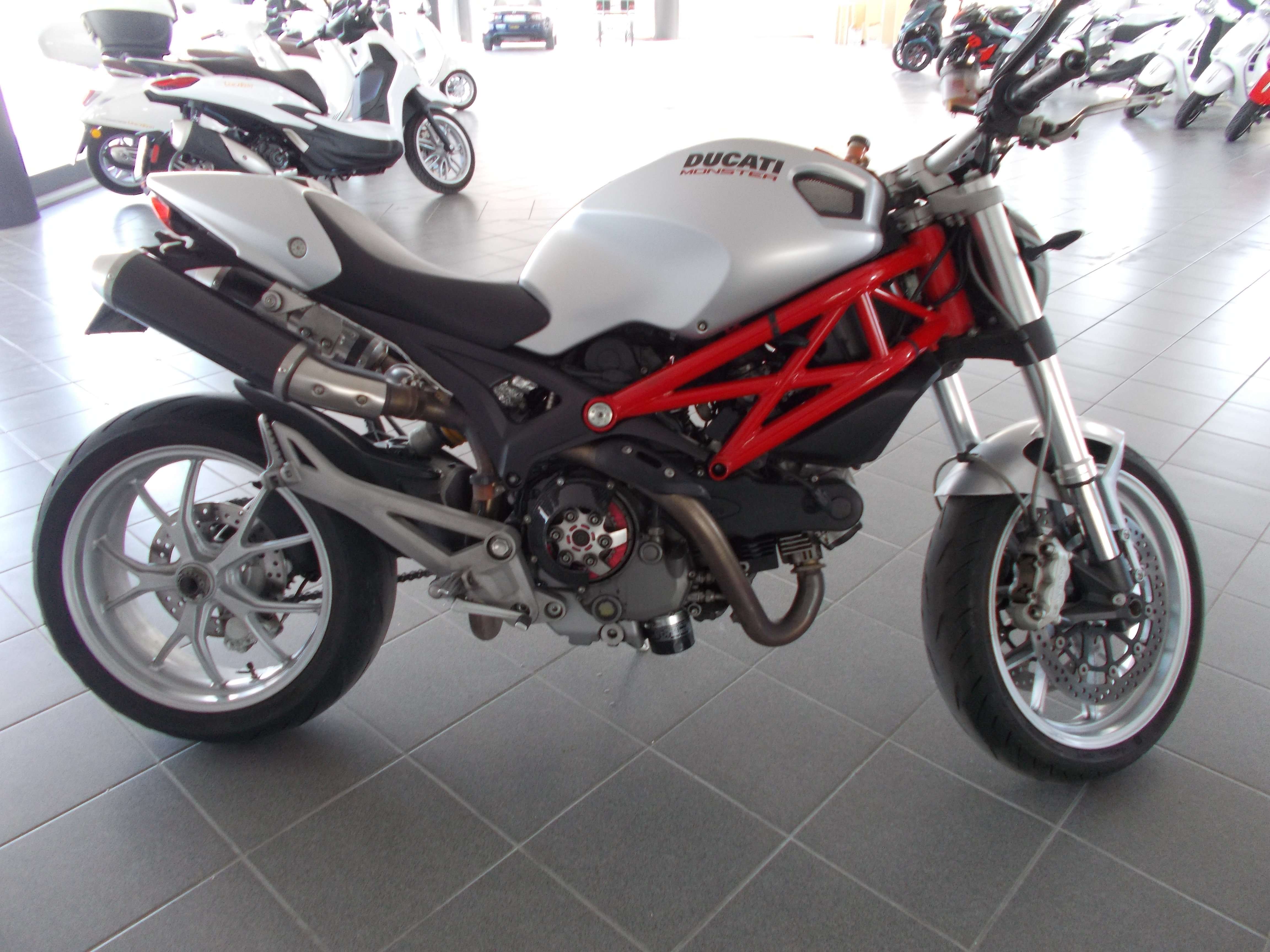 Ducati Monster 1100S