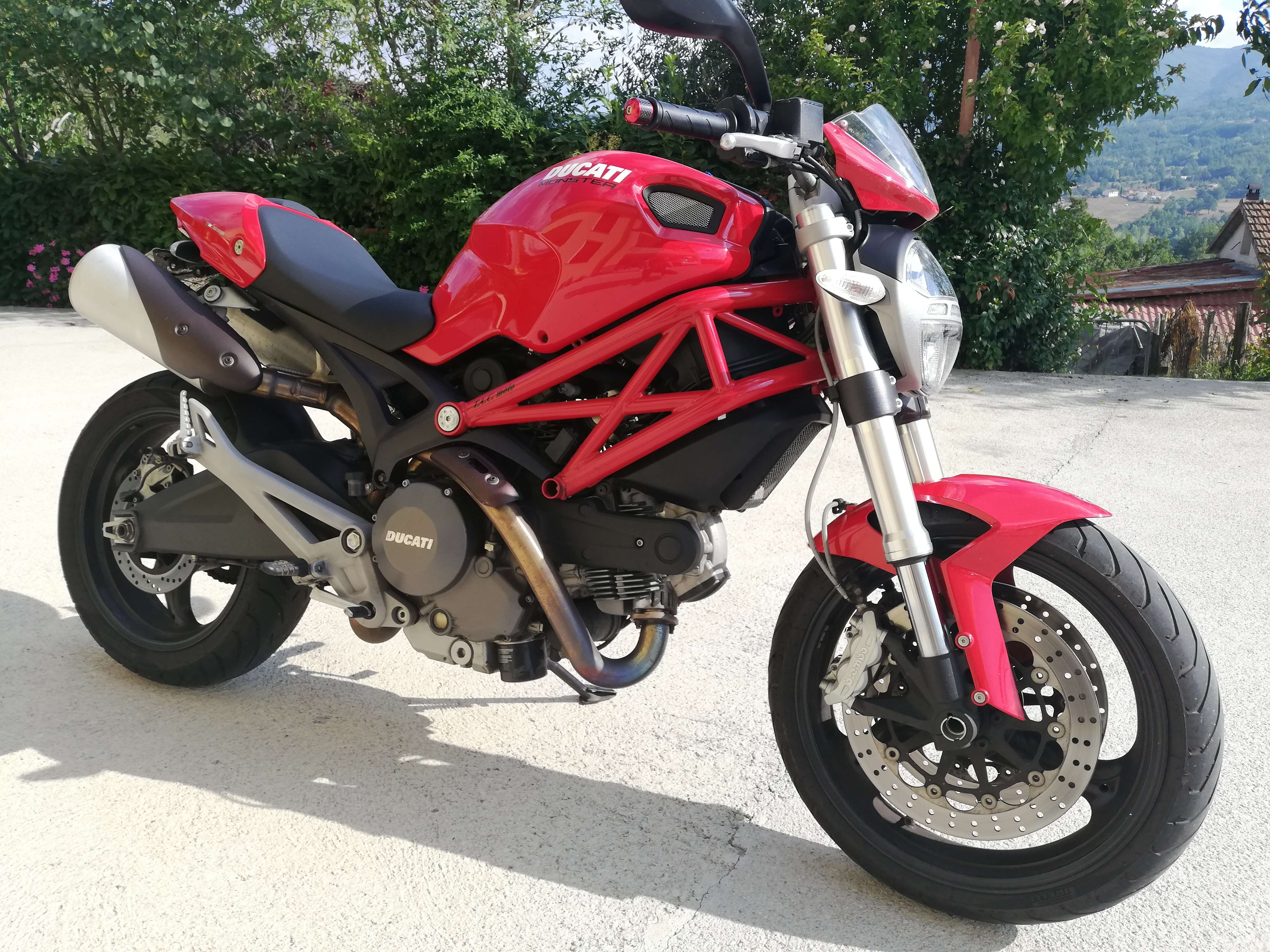 Ducati Monster 696Plus