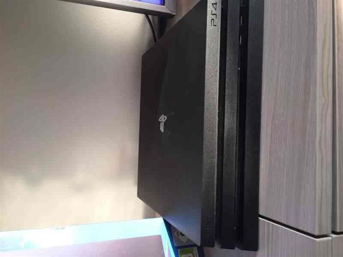 PLAYSTATION 4 PRO NERA